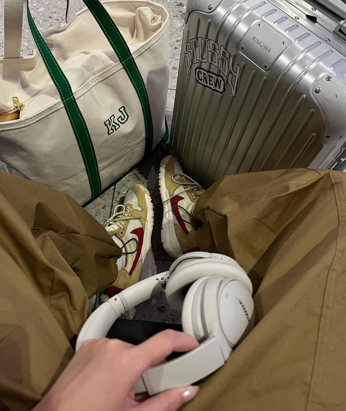 The "carry-on" capsule collection - Common Ace
